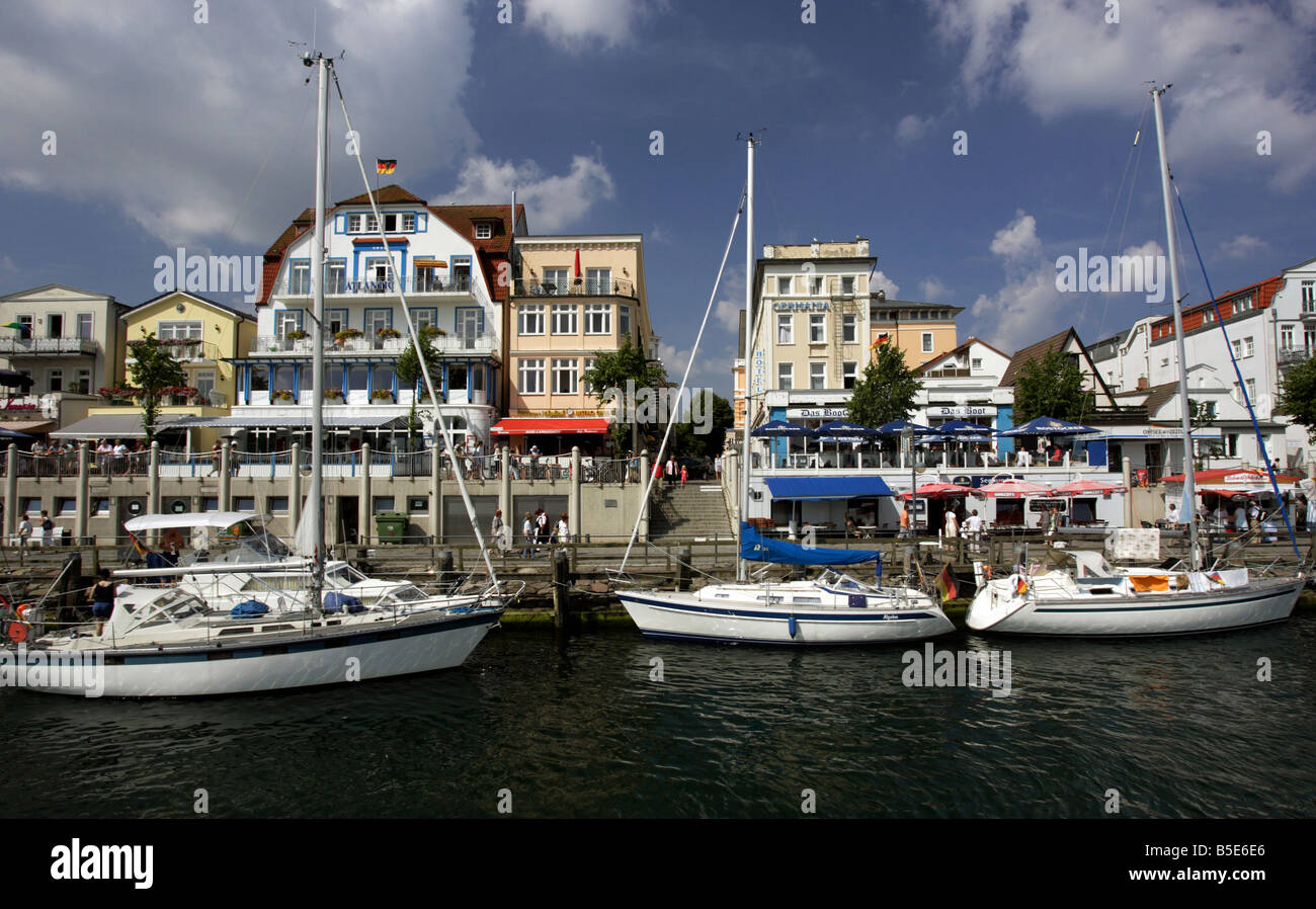 Harbour promenade at the old channel Alter Strom, Warnemuende, Germany ...