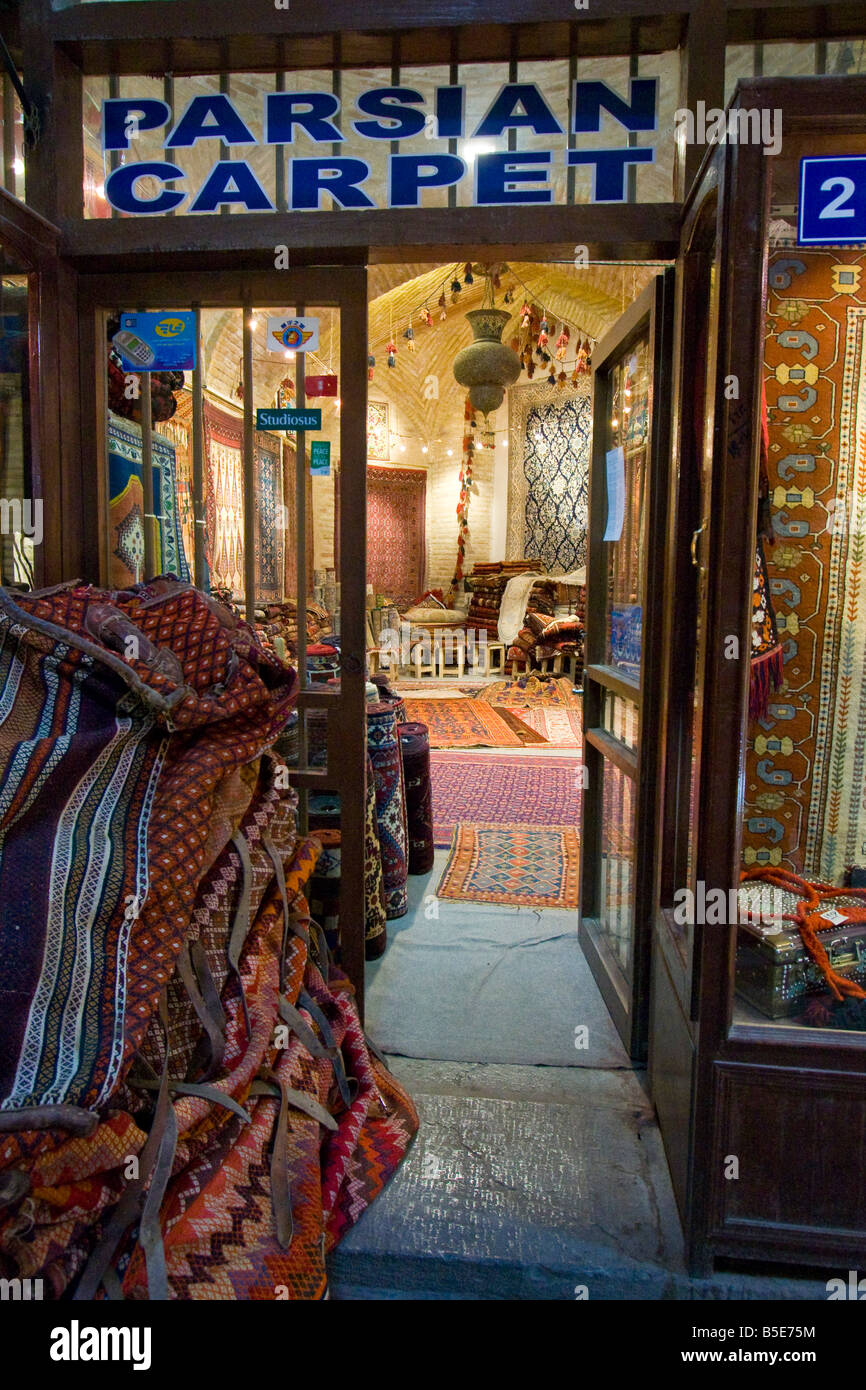Persian Carpet Shop in Bazaar e Bozorg in Esfahan Iran Stock Photo - Alamy