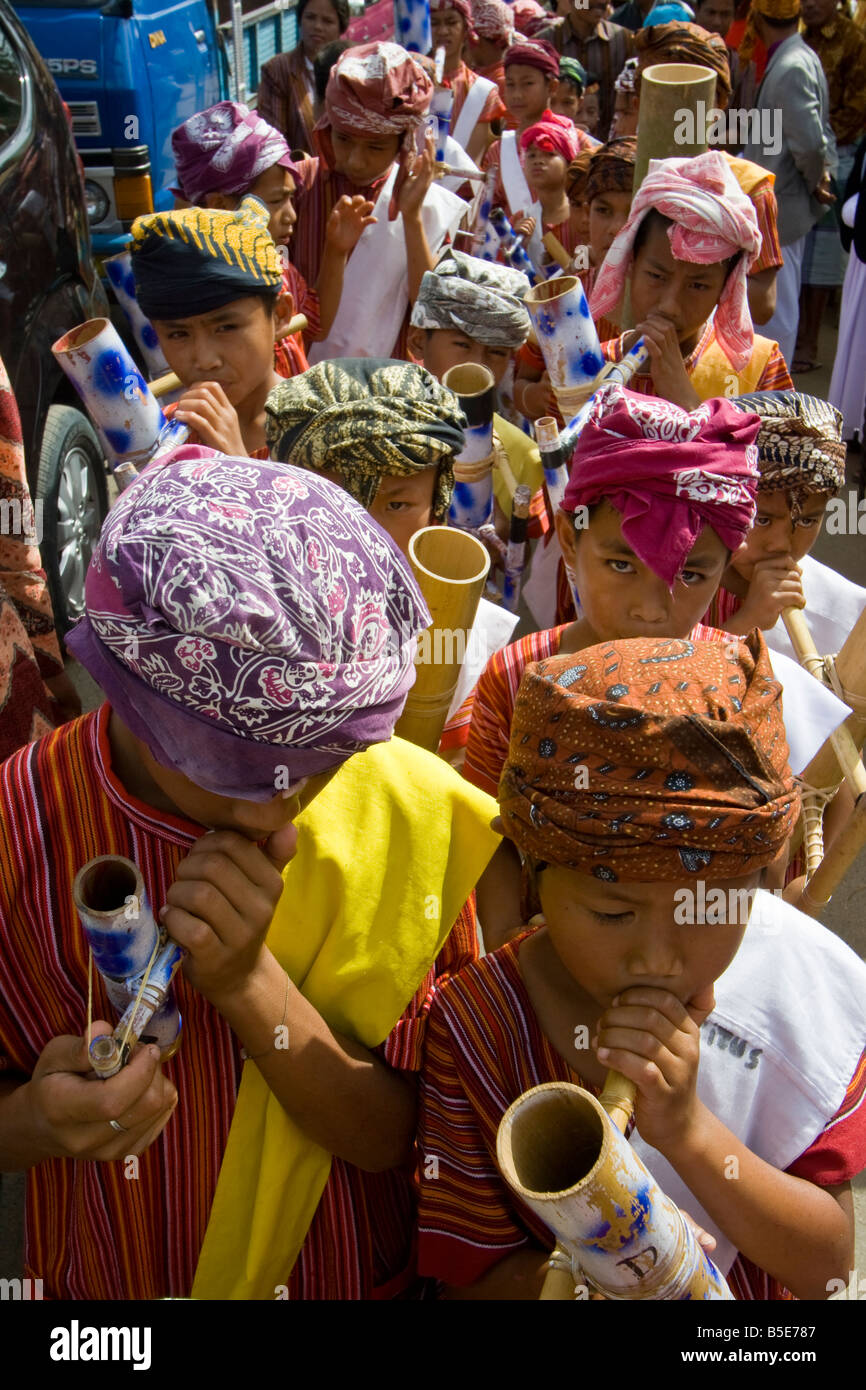 Kids playing music festival hi-res stock photography and images - Alamy