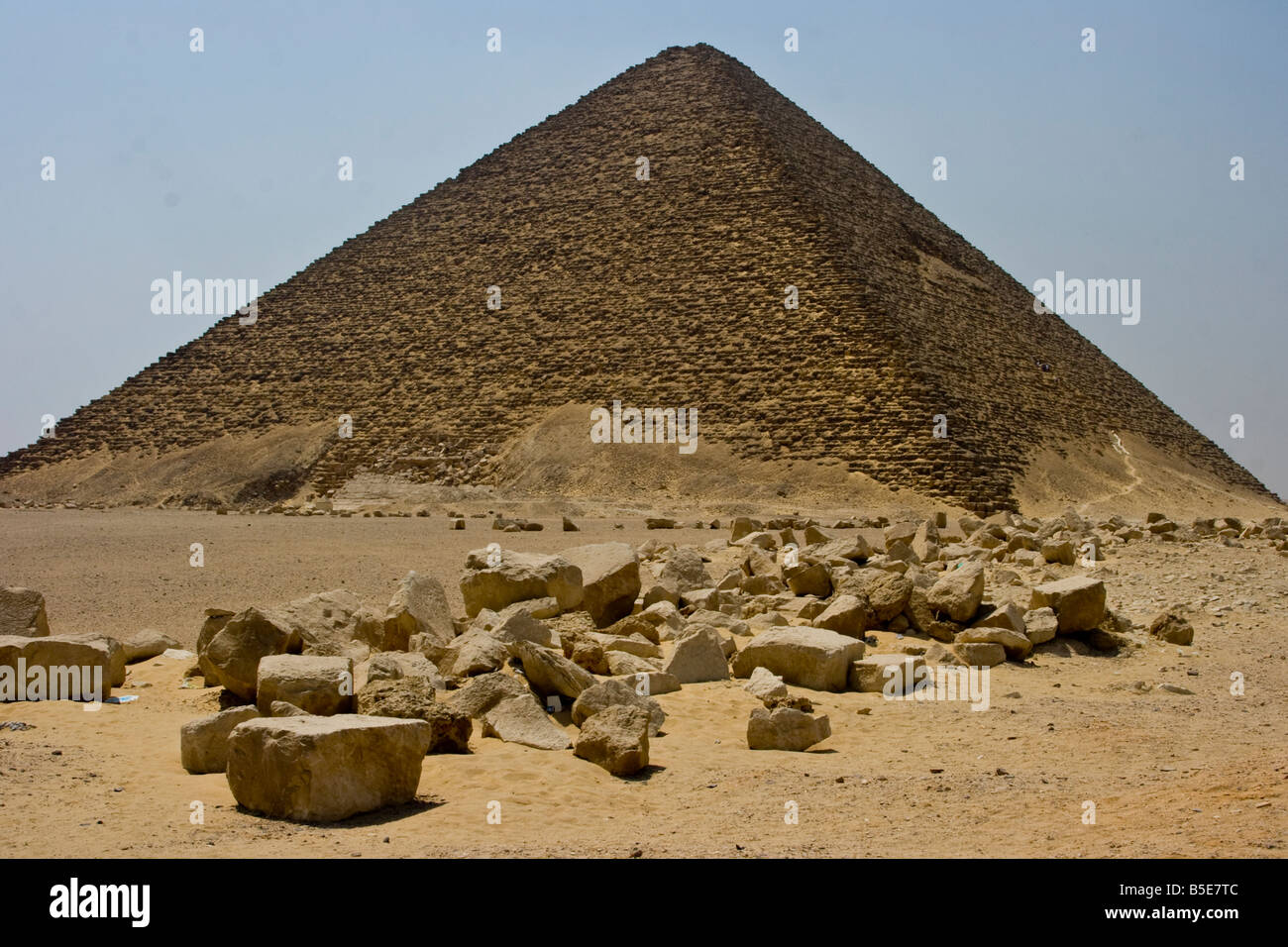 Red Pyramid of Sneferu at Dahshur Egypt Stock Photo - Alamy