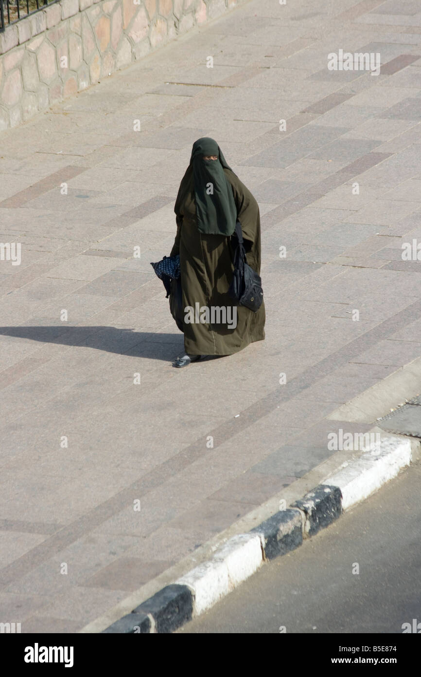 Islamic muslim woman burqa hi-res stock photography and images - Alamy