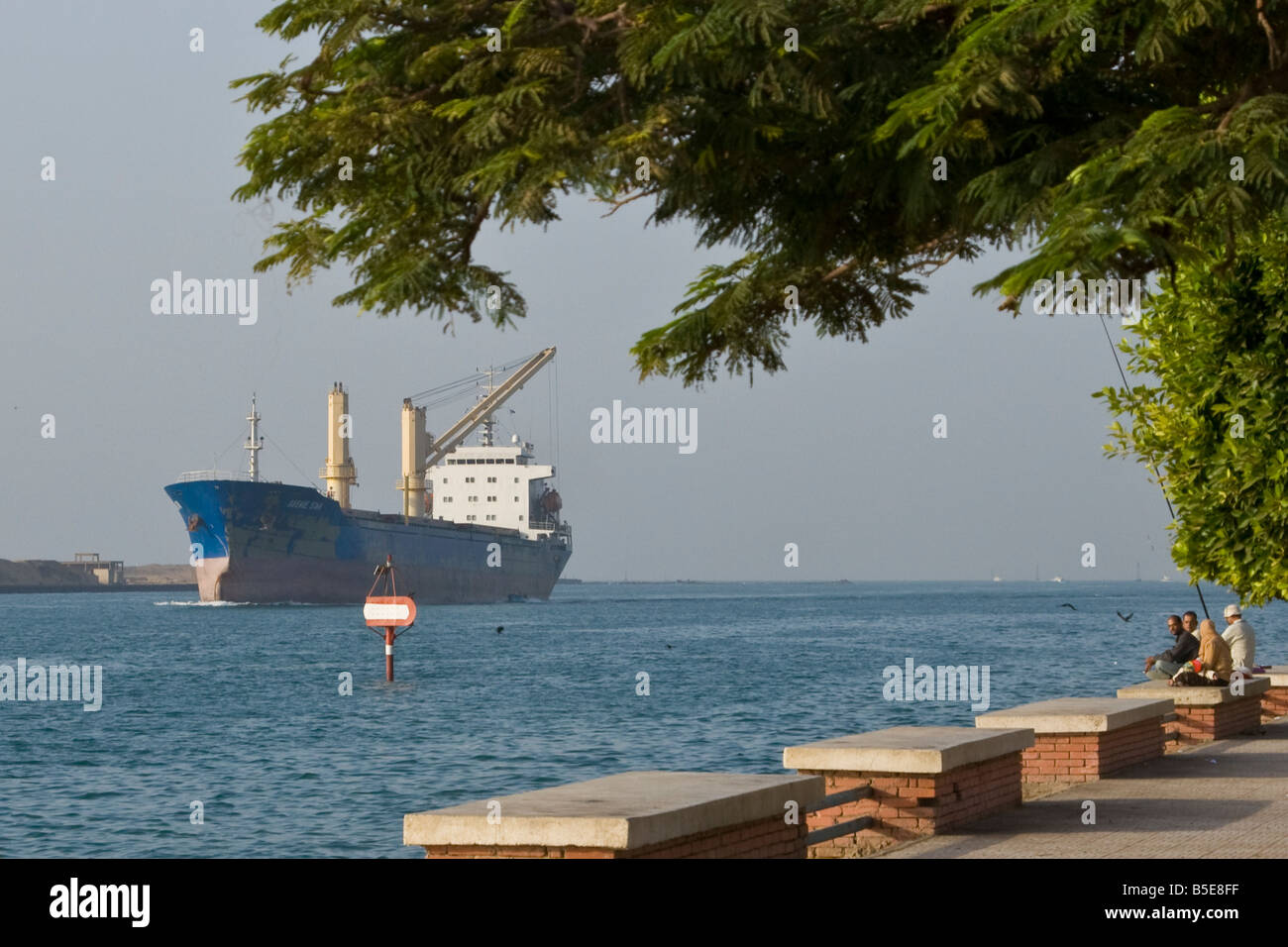 Suez canal ship hi-res stock photography and images - Alamy