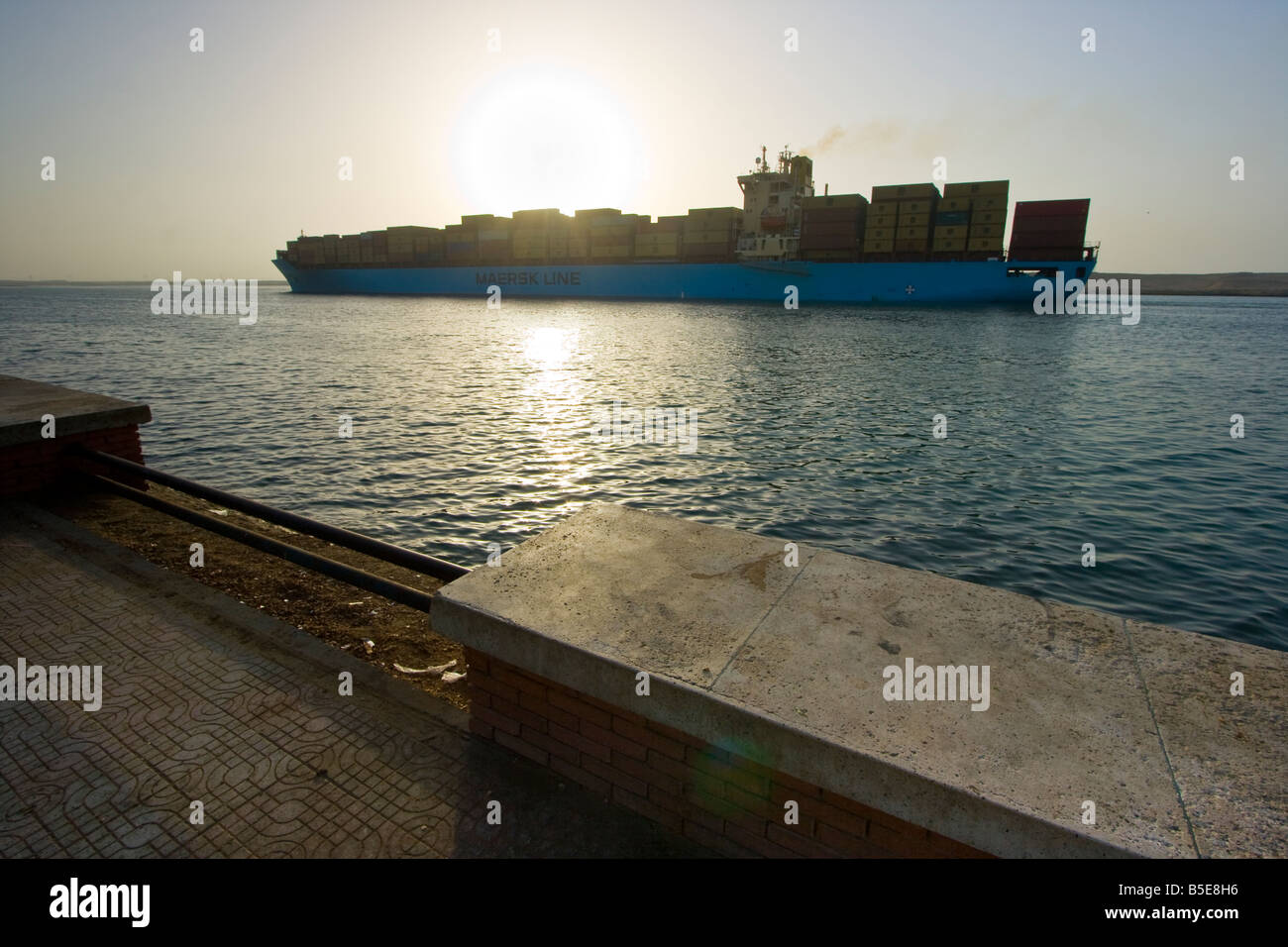 Suez canal hi-res stock photography and images - Alamy