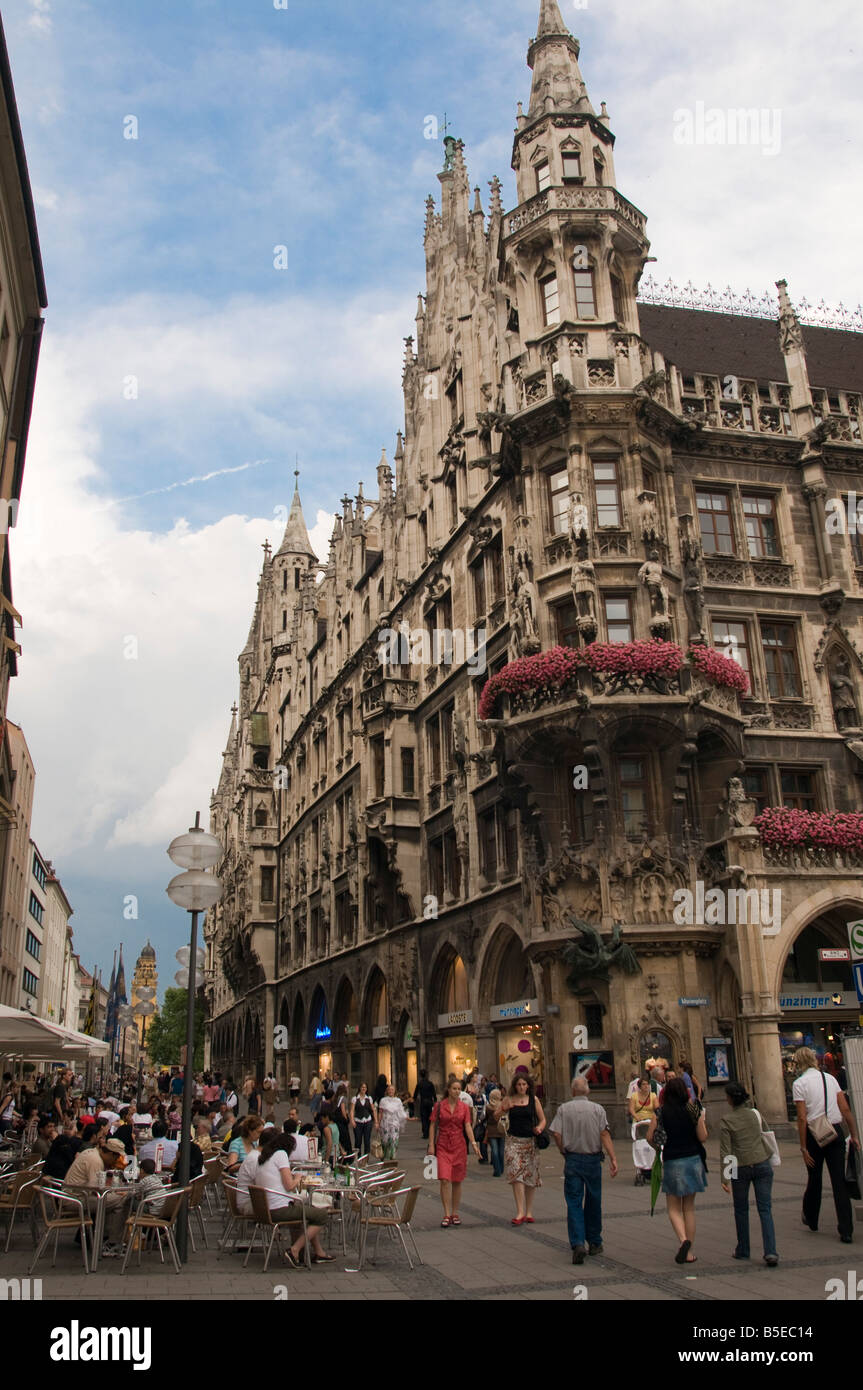 Alfresco café seating at Marienplatz Munich Bavaria Germany Stock Photo ...
