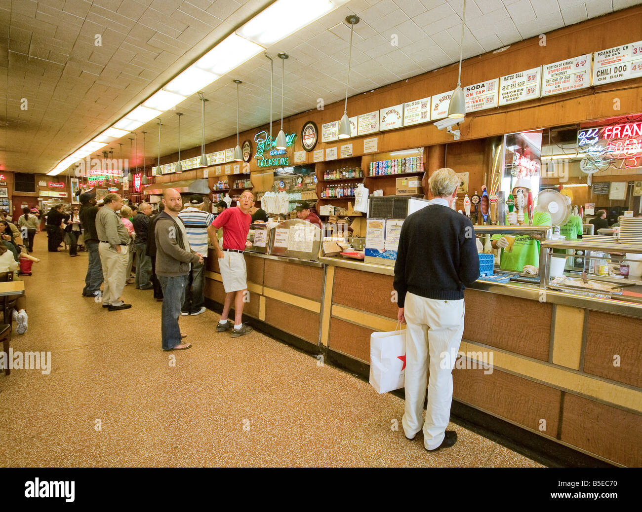 New york deli interior hi-res stock photography and images - Alamy