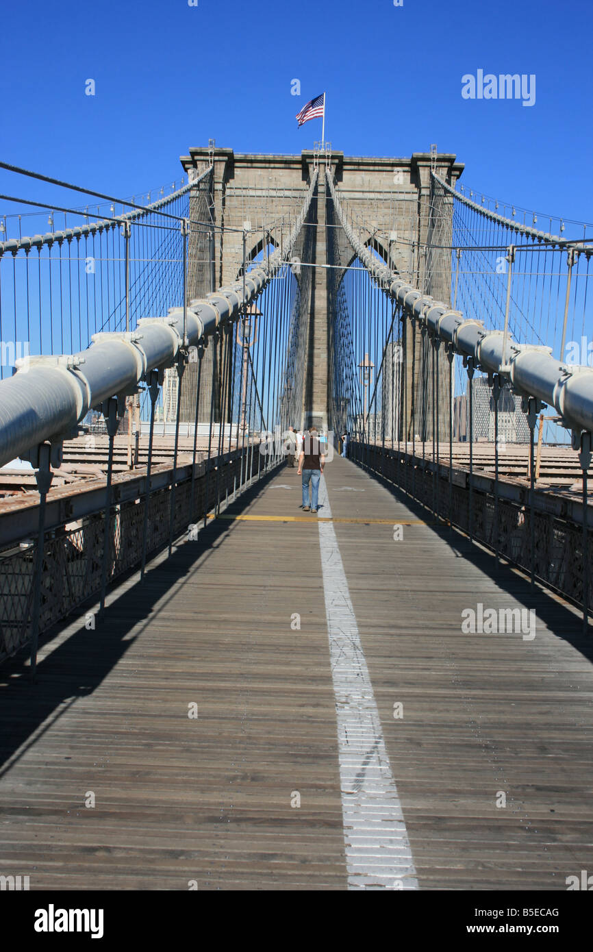 Path aong the Brooklyn Bridge Stock Photo - Alamy