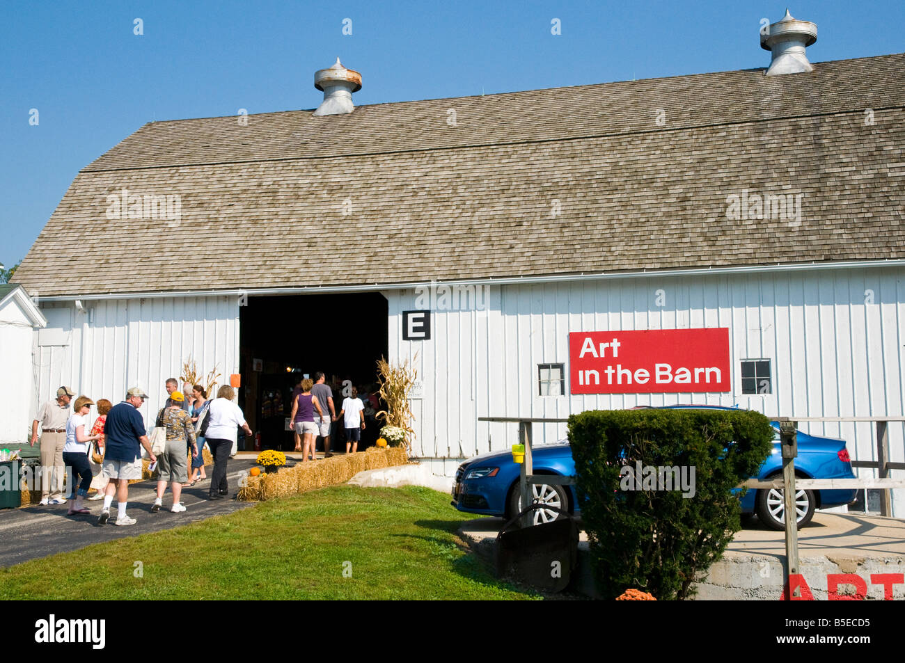 Art show charity auction hi-res stock photography and images - Alamy