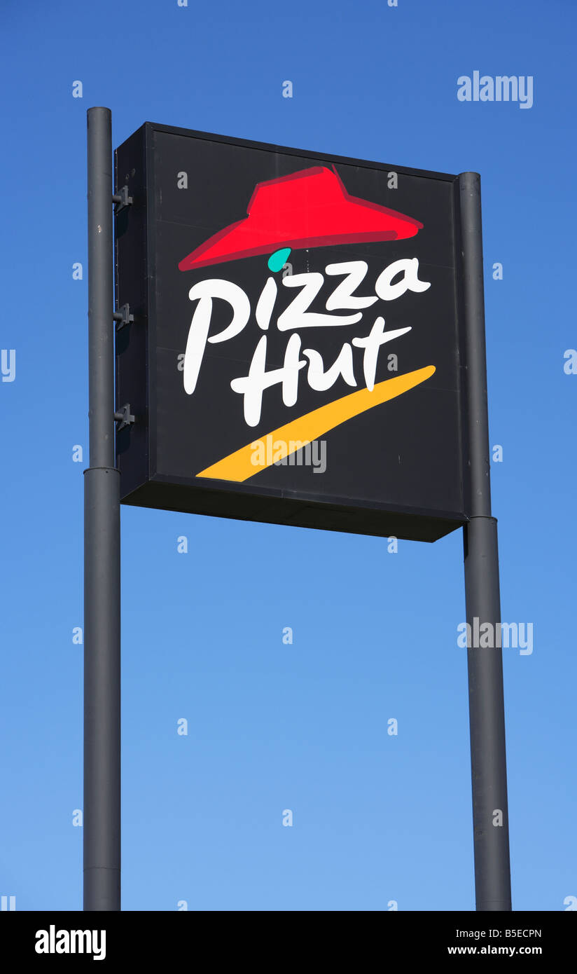 A sign for the American restaurant chain Pizza Hut Stock Photo - Alamy