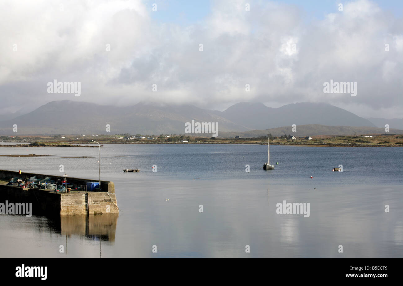 Roundstone Bay The Mamturk Mountains in the background Roundstone ...