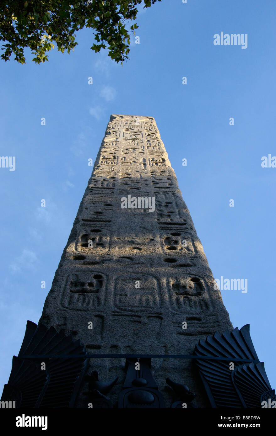 Cleopatra's needle, ancient Egyptian obelisk, Victoria Embankment ...