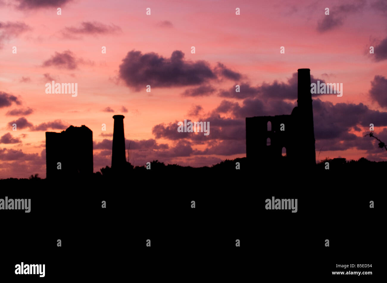 old cornish tin mine, engine house Stock Photo - Alamy