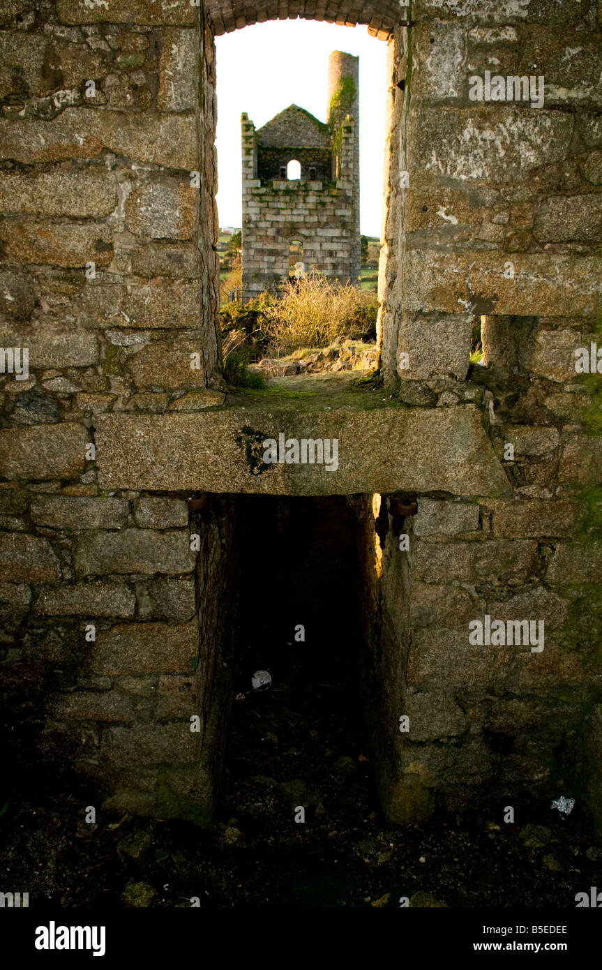 old cornish tin mine, engine house Stock Photo - Alamy