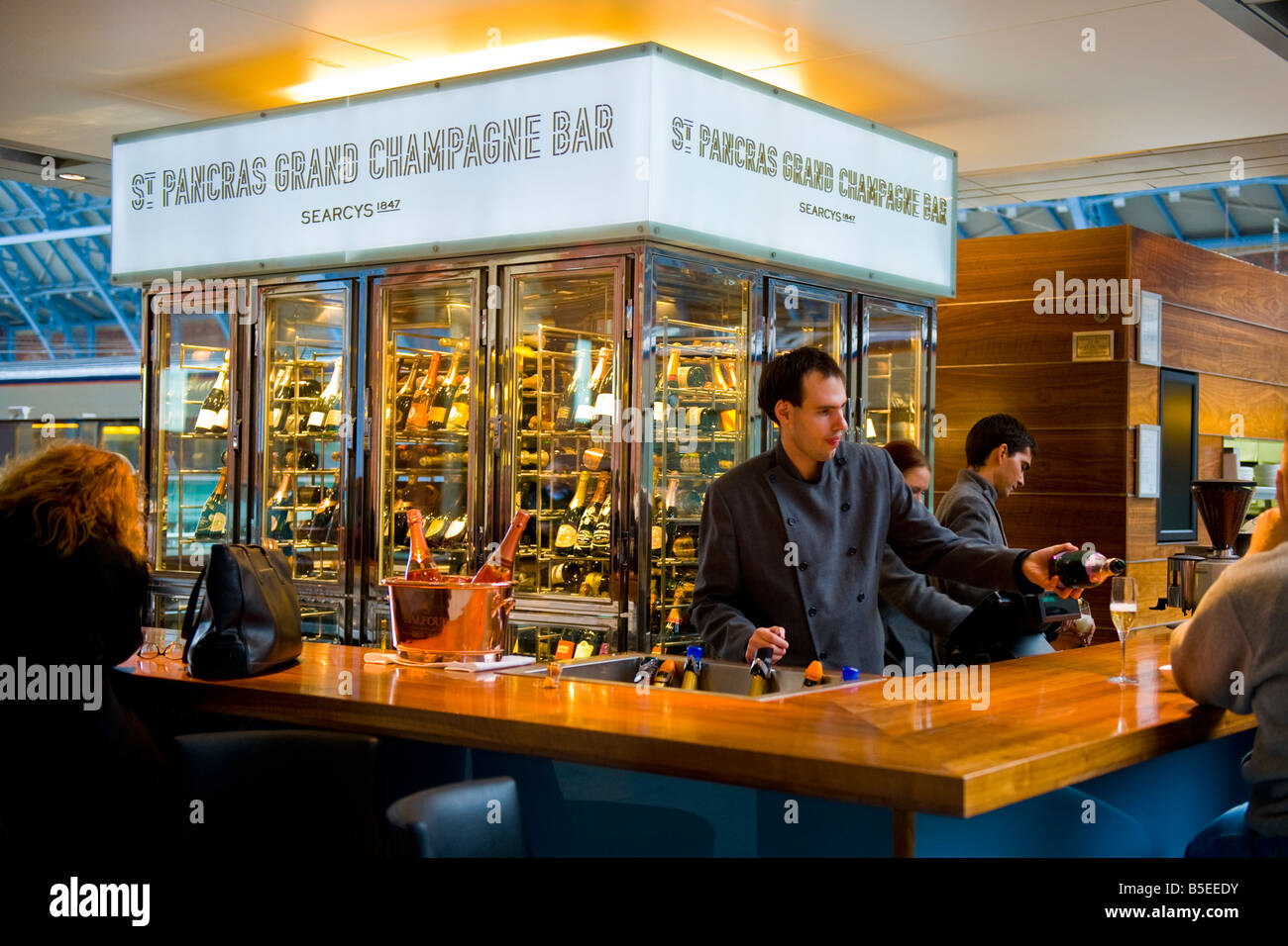 Bartender station hi-res stock photography and images - Alamy