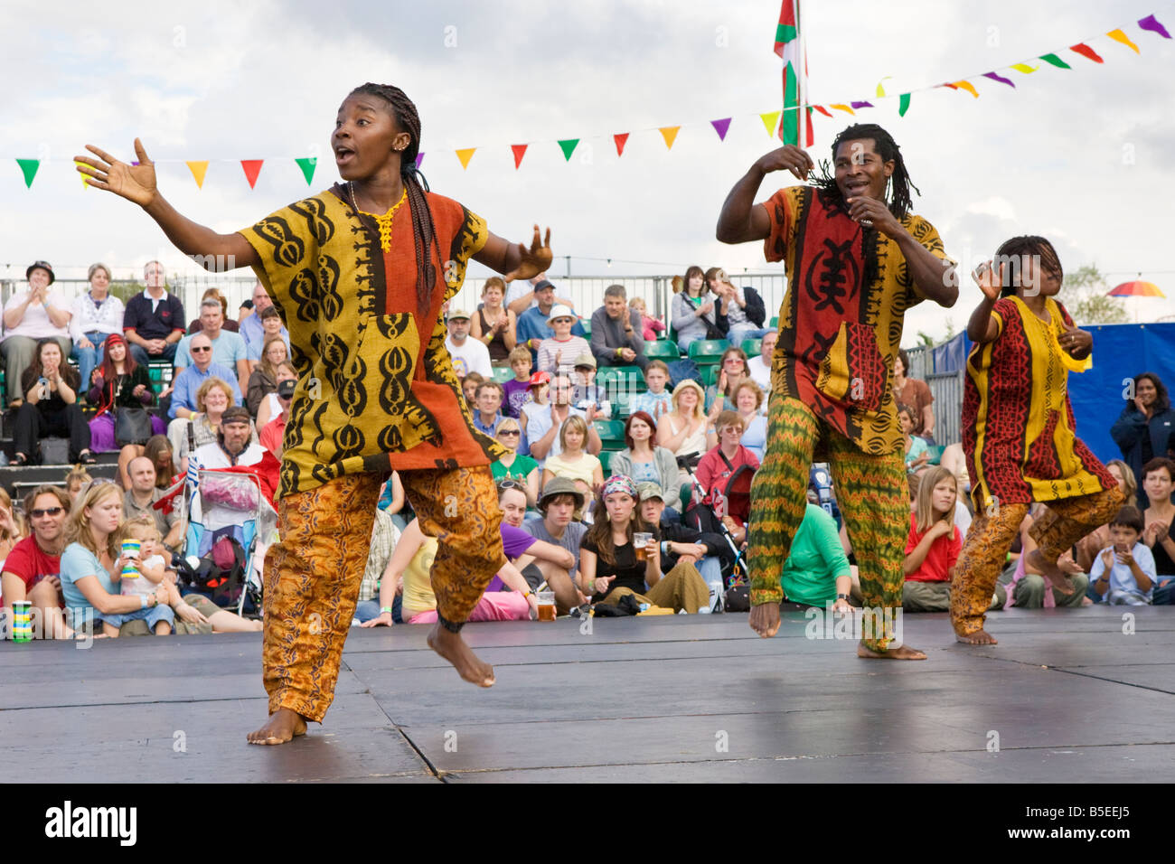 Africans dancing in stage hi-res stock photography and images - Alamy