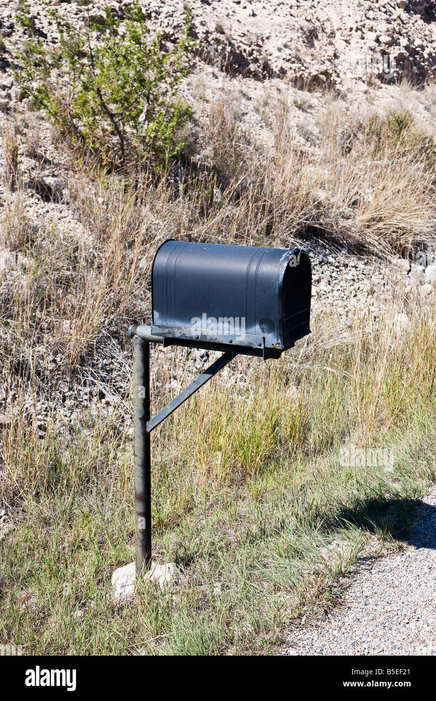 Black mailbox hi-res stock photography and images - Alamy