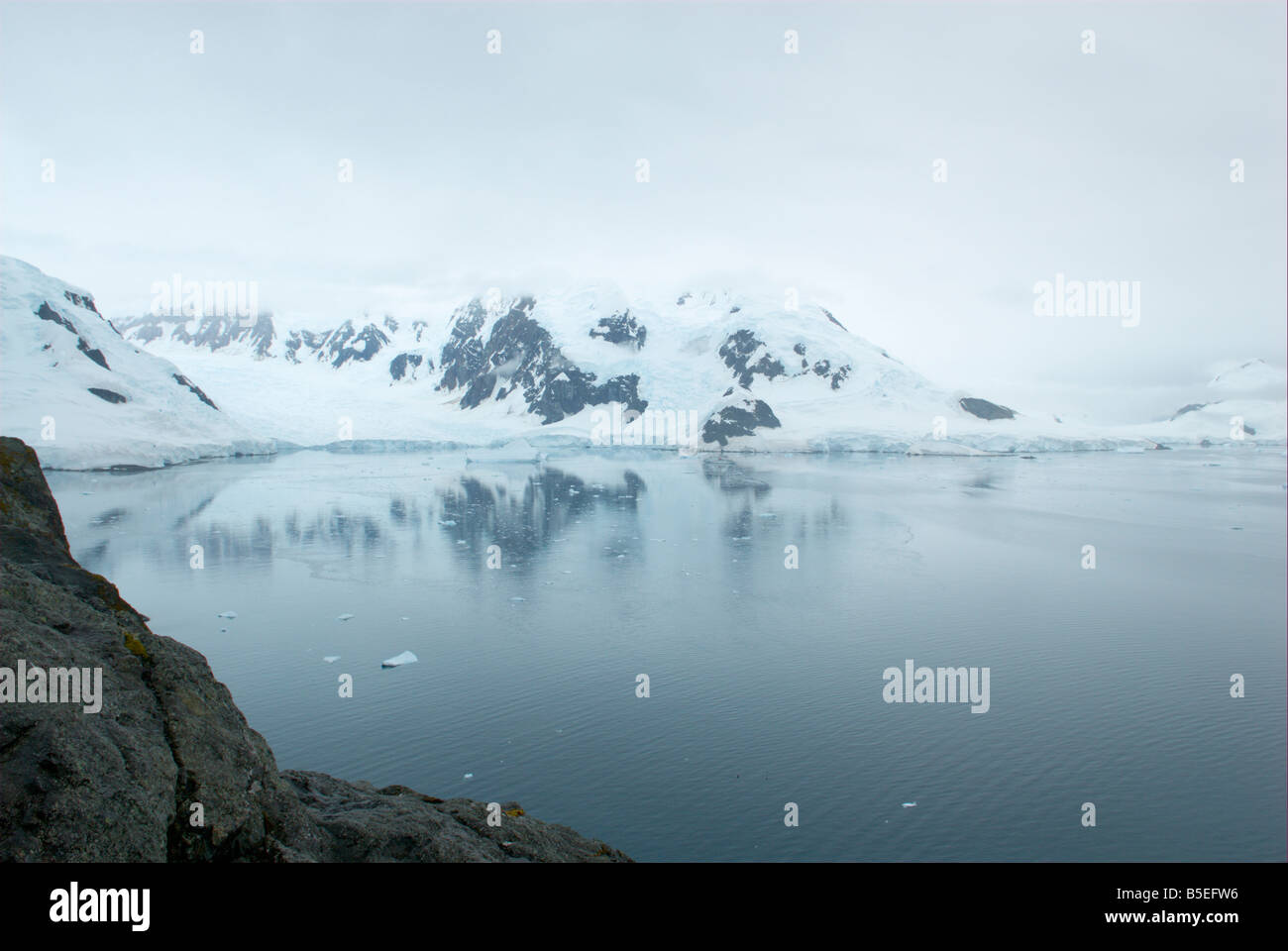 Iced rocks hi-res stock photography and images - Alamy