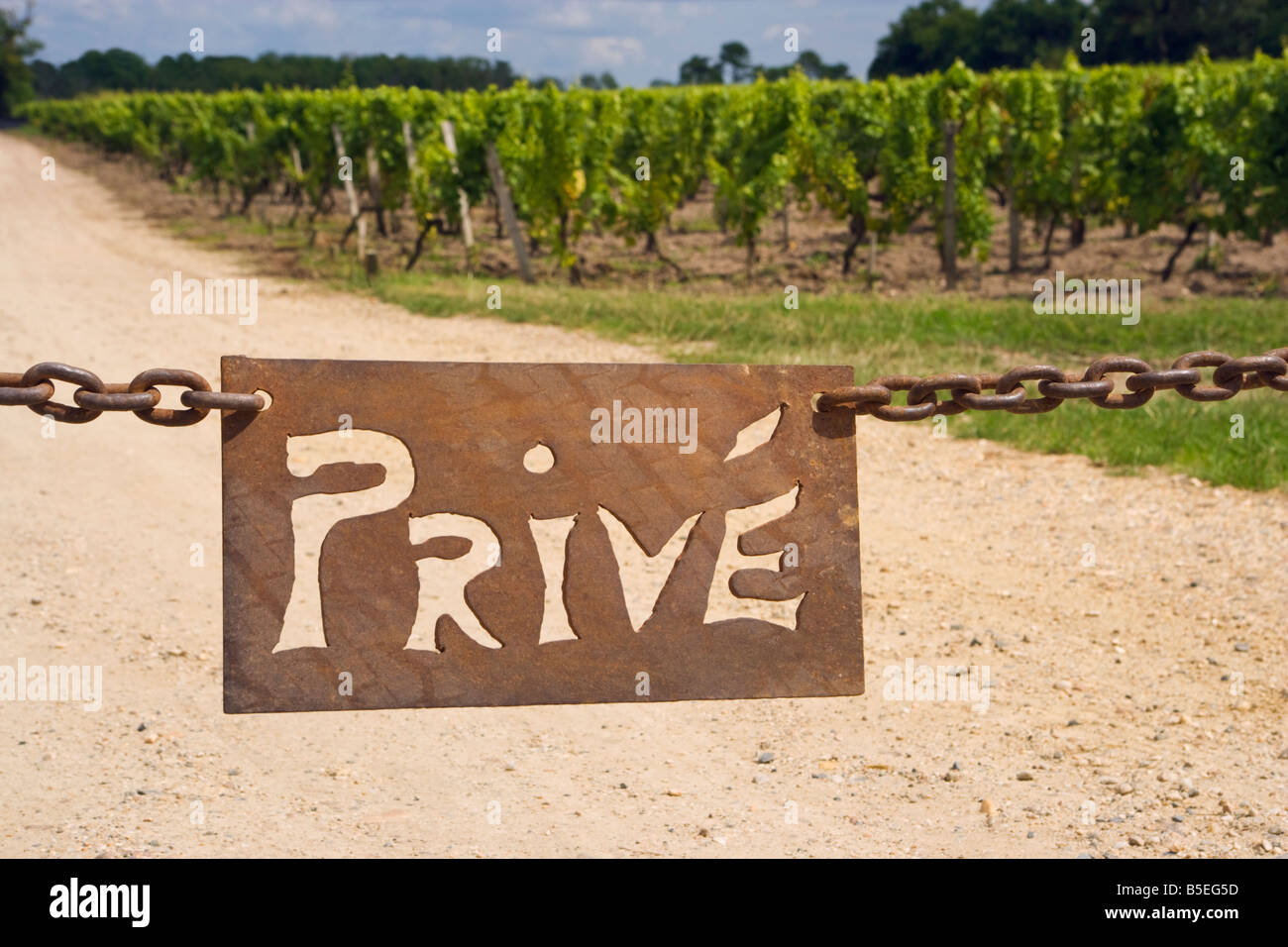 Bordeaux sign signage France French vineyard wine Stock Photo - Alamy