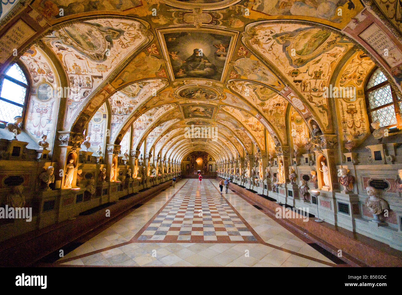 The Residenz Palace Antiquarium the largest Renaissance vaulted hall in ...