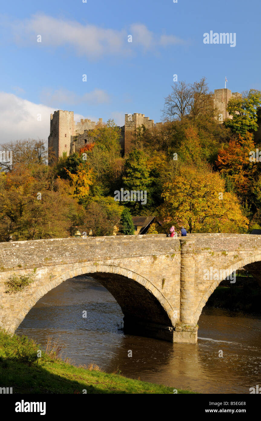 Ludlow castle ruin uk bridge river hi-res stock photography and images ...