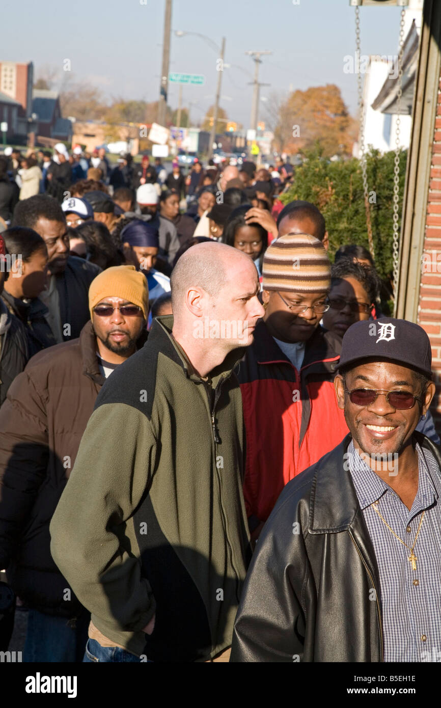 Long voting lines black hi-res stock photography and images - Alamy