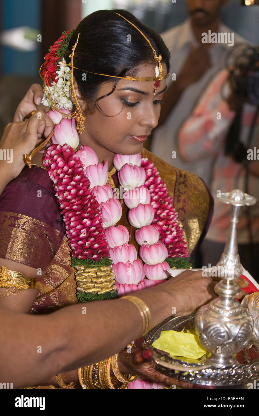 Portrait of an indian bride Stock Photo - Alamy