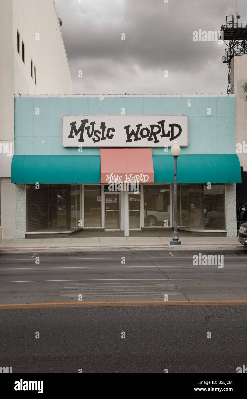 Abandoned and faded music shop facade Stock Photo - Alamy