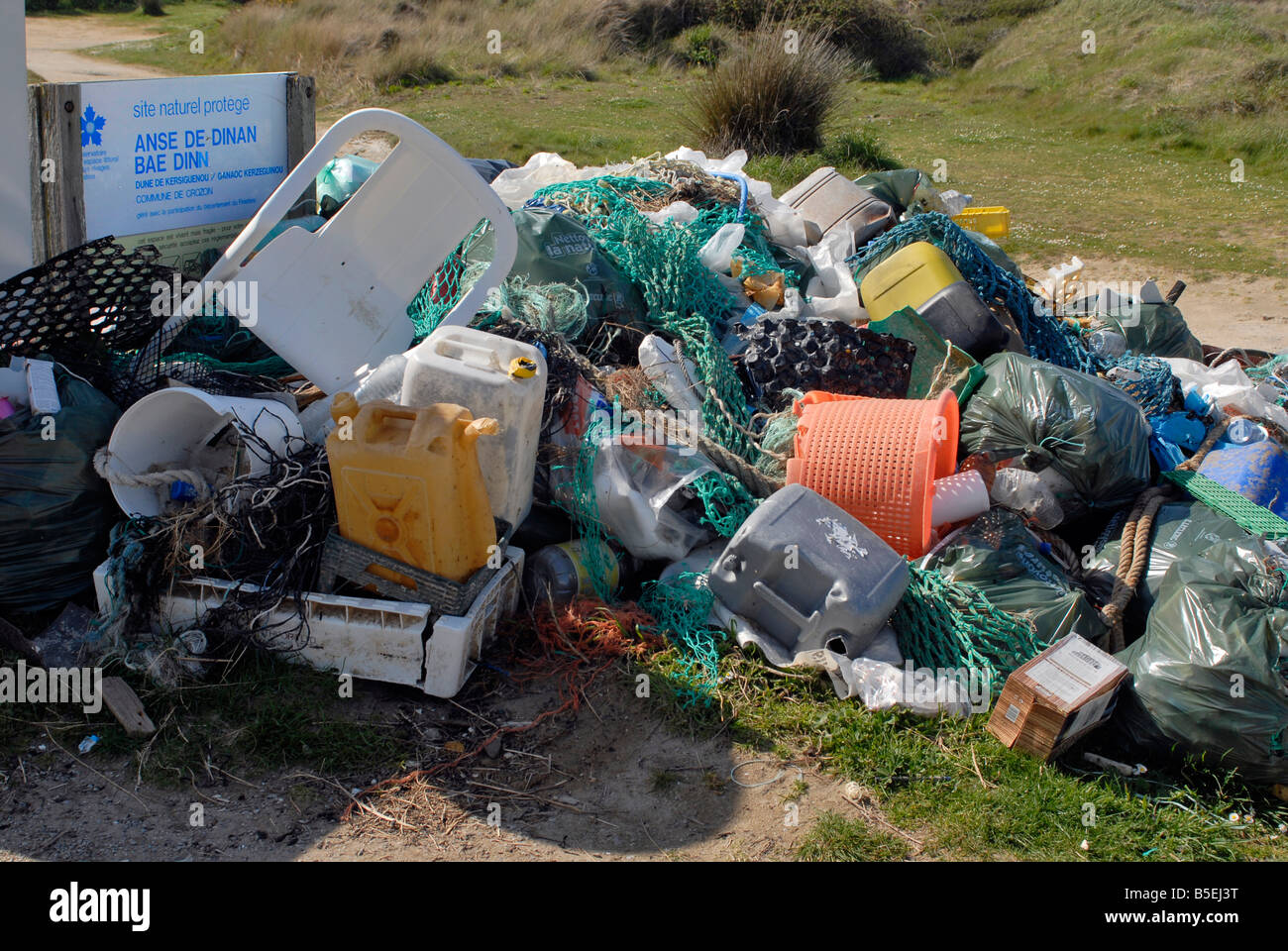 pollution Brittany French littoral sea Stock Photo - Alamy