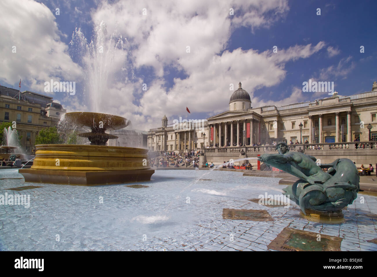 Fountains in Trafalgar square London Stock Photo - Alamy