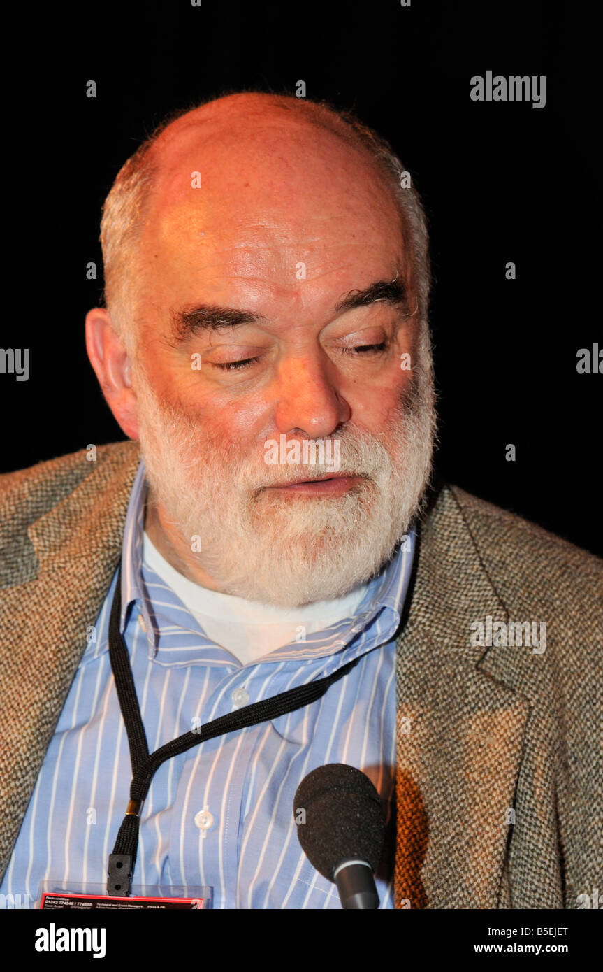 Reporter and columnist hi-res stock photography and images - Alamy