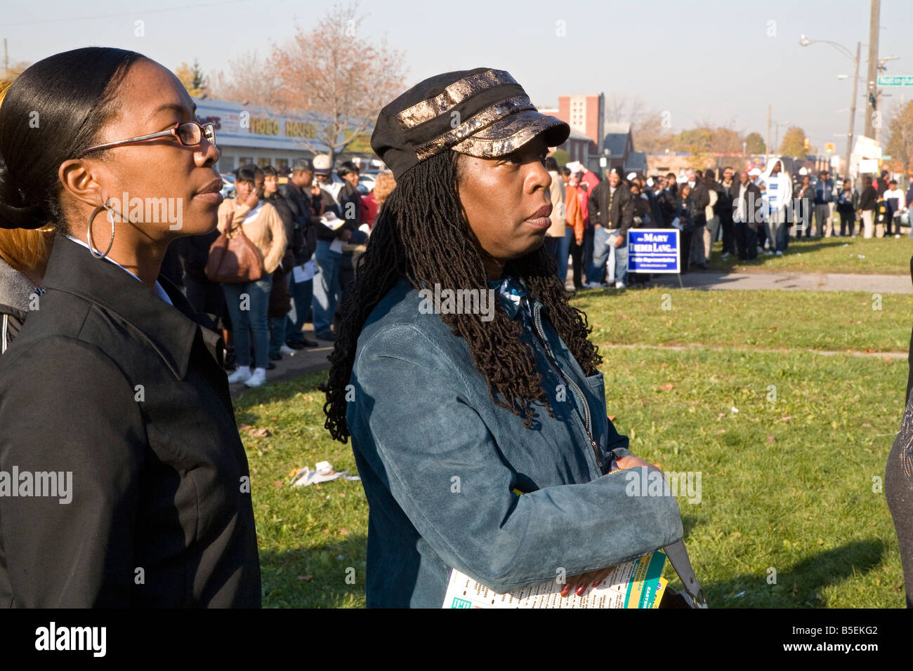 Long voting lines black hi-res stock photography and images - Alamy