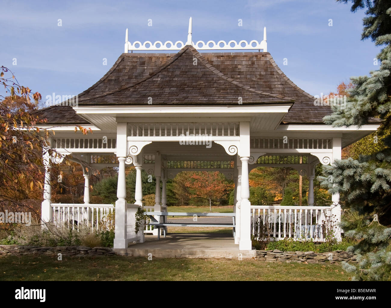 Gazebo structure hi-res stock photography and images - Alamy