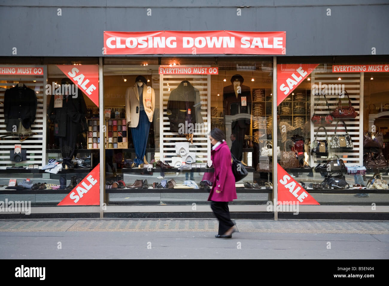 Shop closing down sale Stock Photo - Alamy