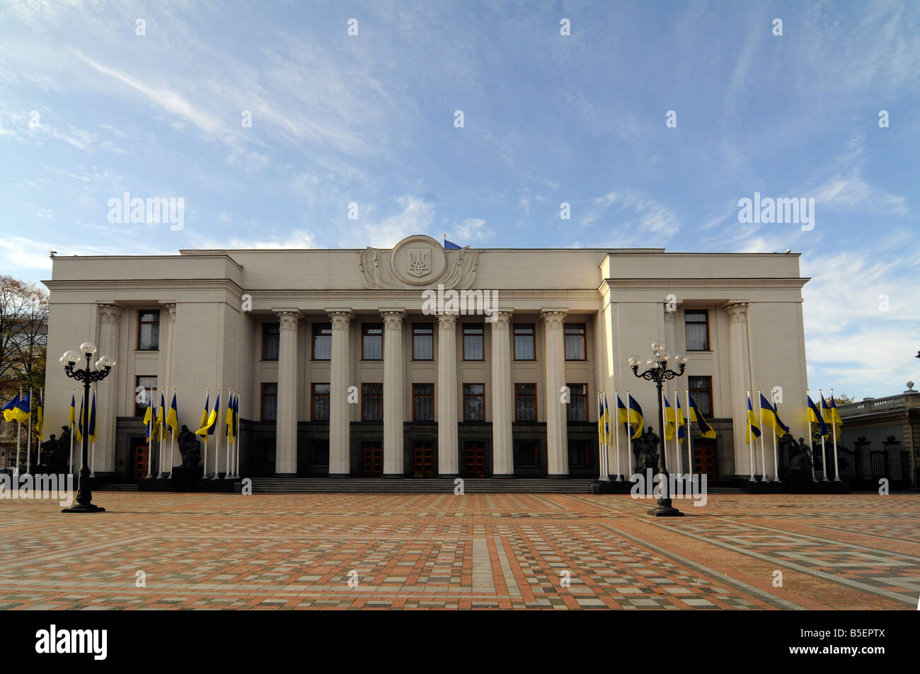 The building hosting the Ukrainian National Parliament in central Kiev ...