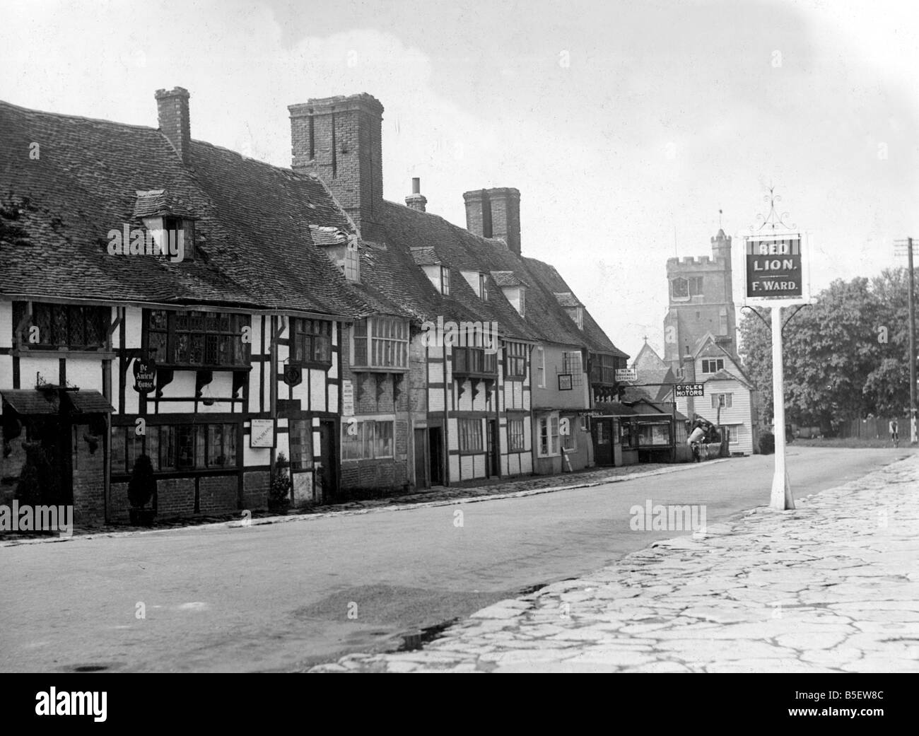 Kent village countryside Black and White Stock Photos & Images - Alamy
