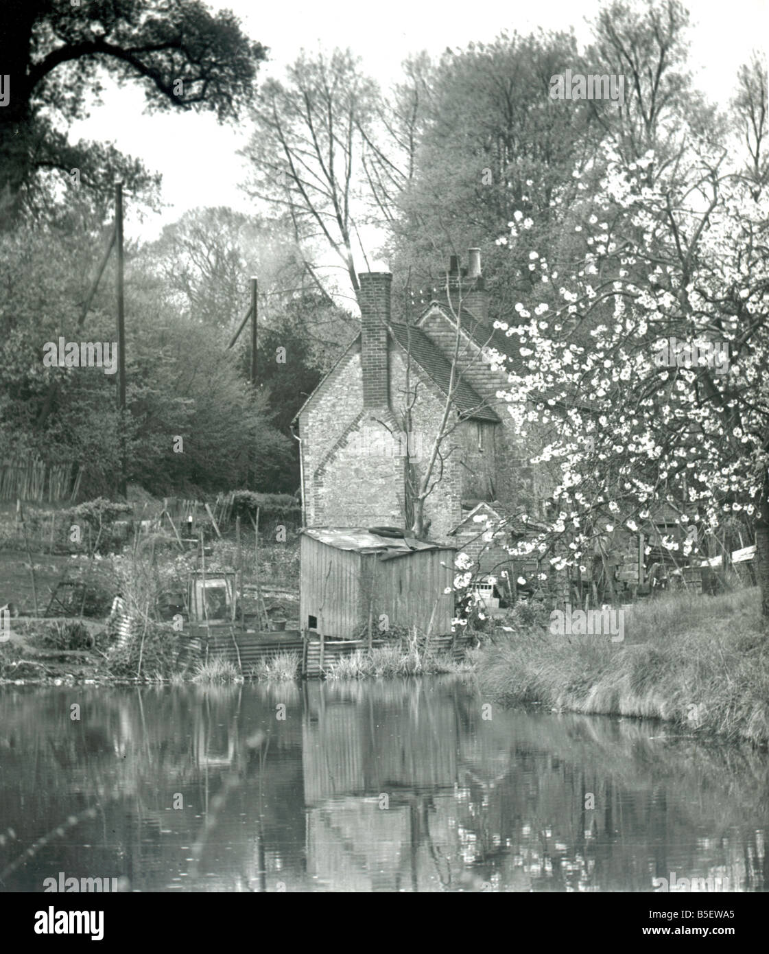 1930s house countryside hi-res stock photography and images - Alamy