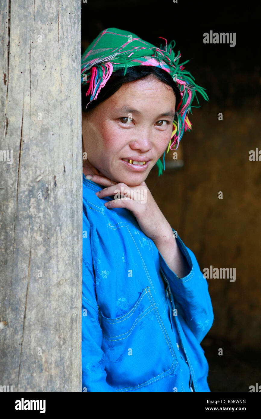 White Hmong tribeswoman at the village of Sung La, Pho Bang, Vietnam ...