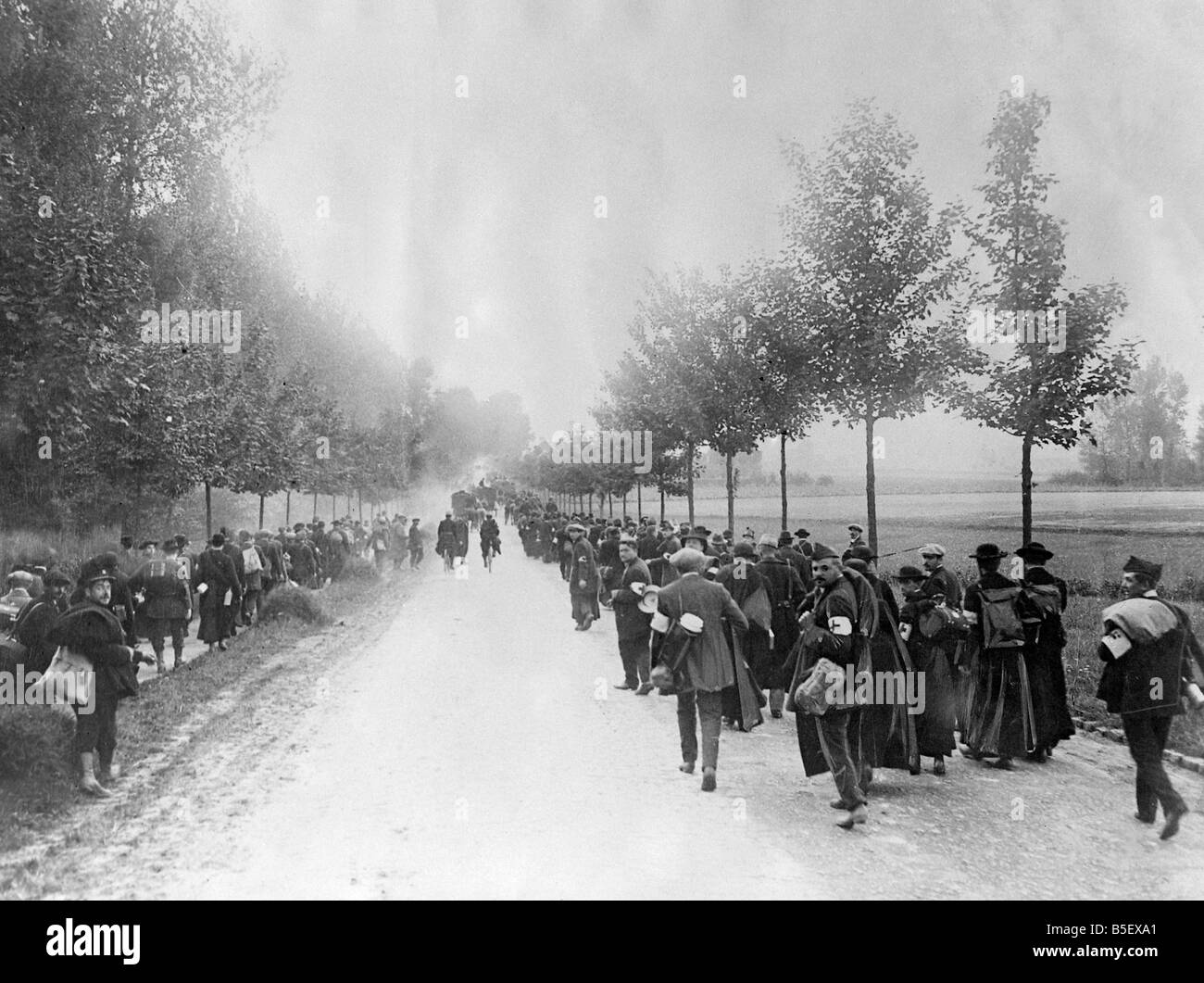 Last line of recruits called up going into action. Belgian troops ...