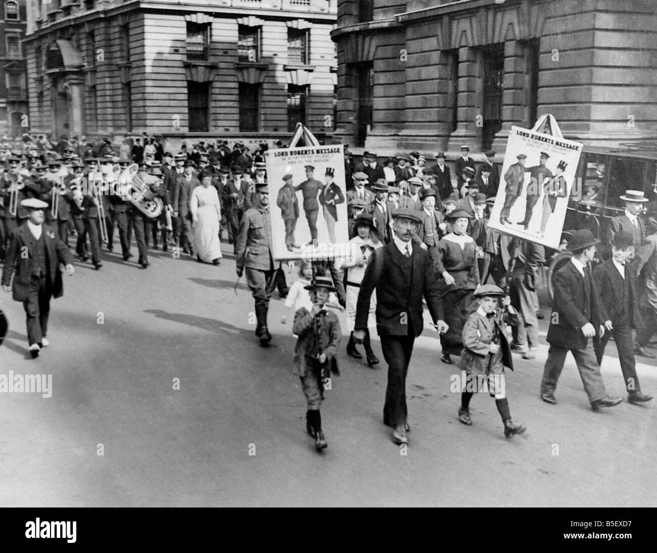 Enlisting world war 1 hi-res stock photography and images - Alamy