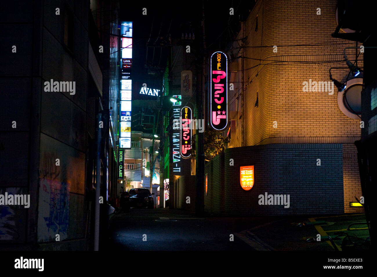Backstreets of Shibuya at night, Tokyo, Japan Stock Photo - Alamy