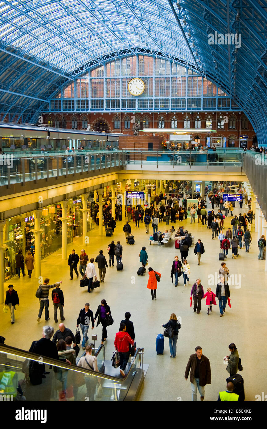 London , St Pancras Railway Train Station , shopping arcade , platform ...