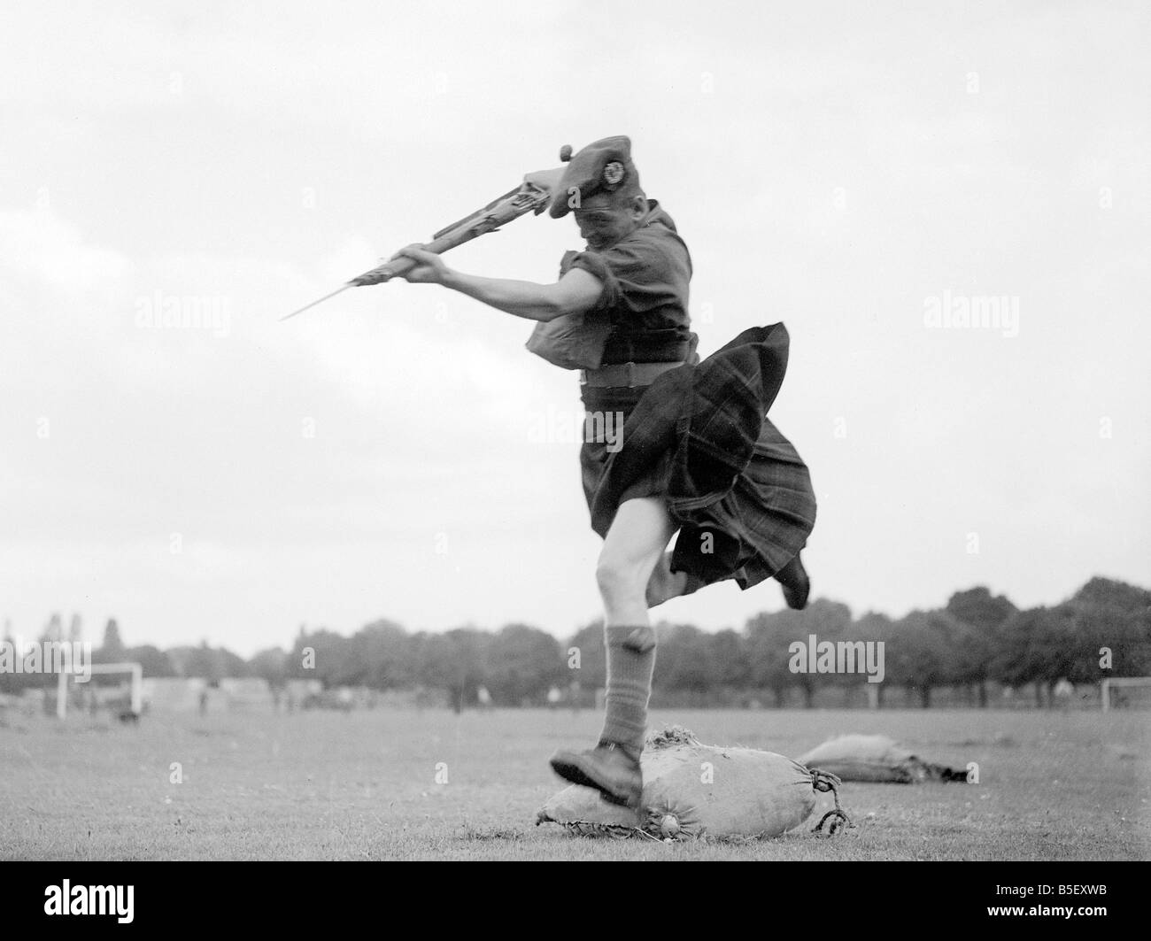 British Soldier from an unknown Scottish regiment bayonet charging ...
