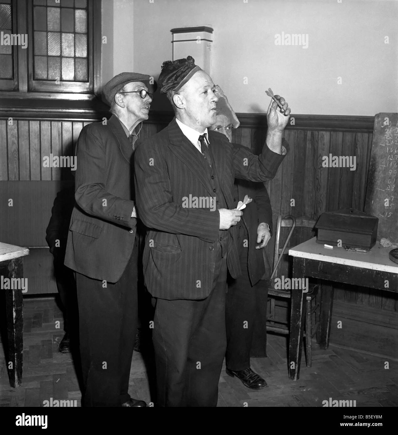 1950s darts hi-res stock photography and images - Alamy