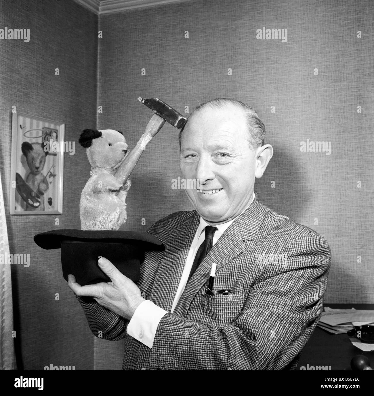 Harry Corbett at home with Sooty. 1960 A1224-011 Stock Photo - Alamy