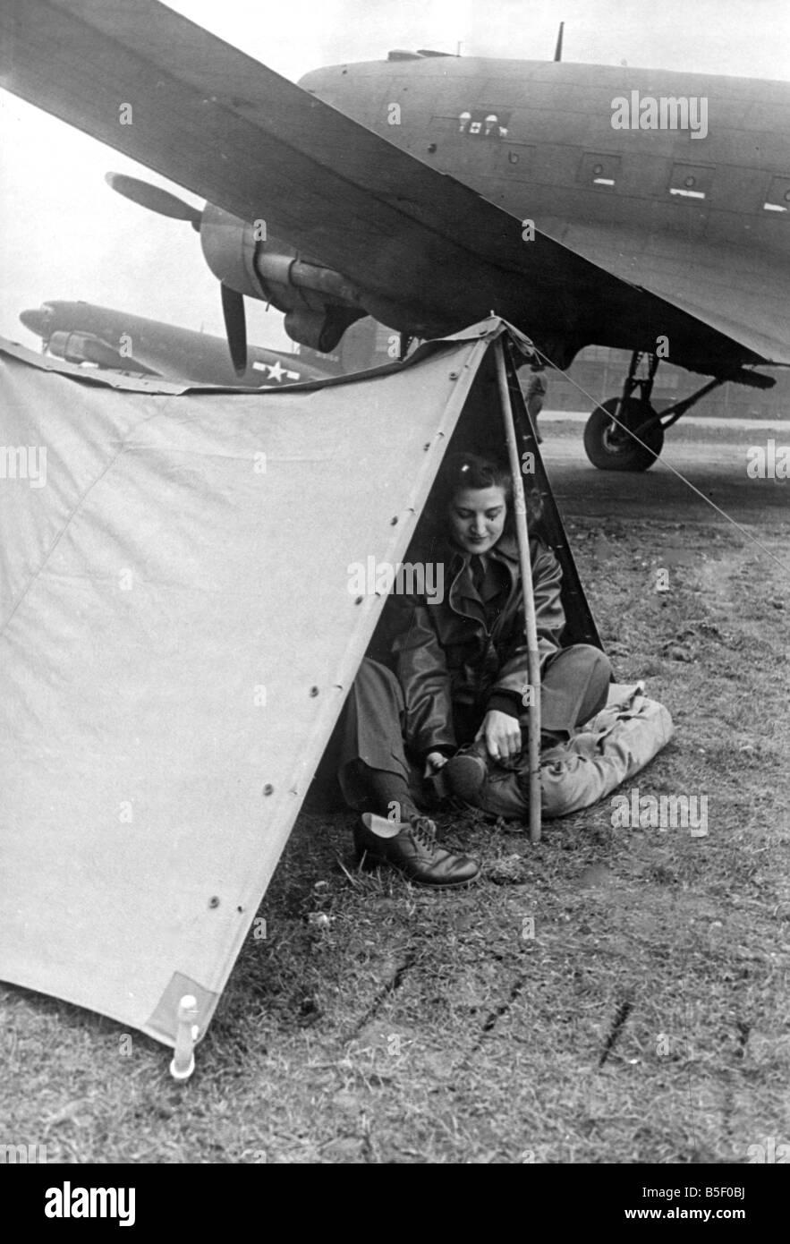 Flying nurses of the USAAF Ninth Troop Carrier Command tpitch their ...