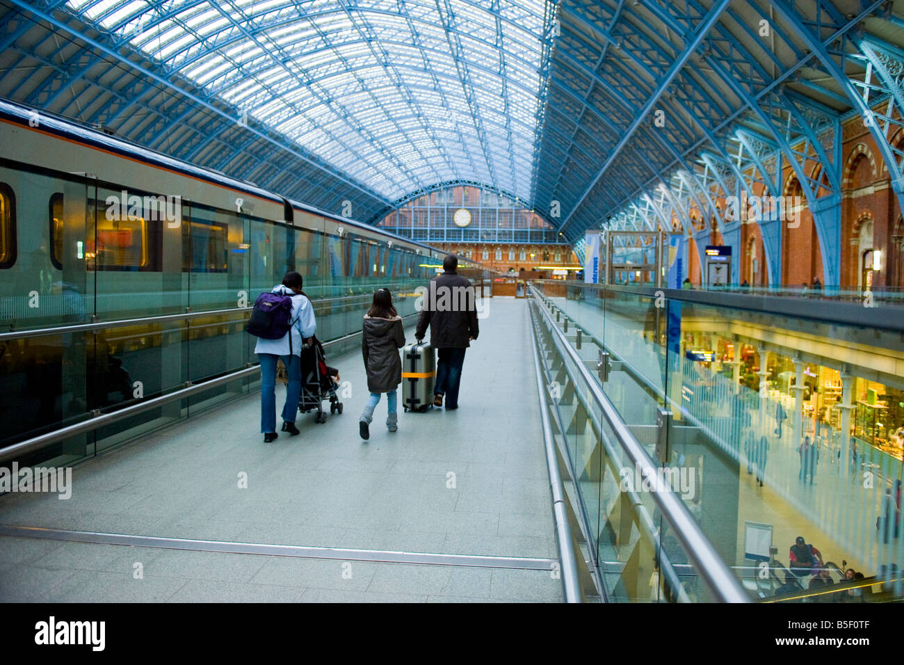 London , St Pancras Railway Train Station , view of upper level ...