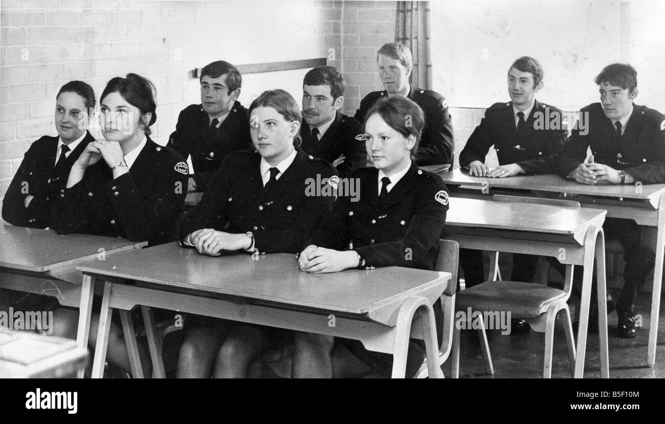 Classroom 1970s hi-res stock photography and images - Alamy