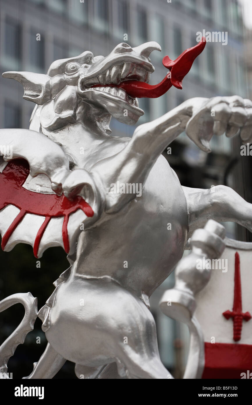 City of london dragon statue hi-res stock photography and images - Alamy