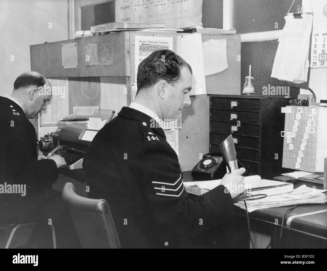 Police officers in control room at Gateshead police station Stock Photo ...