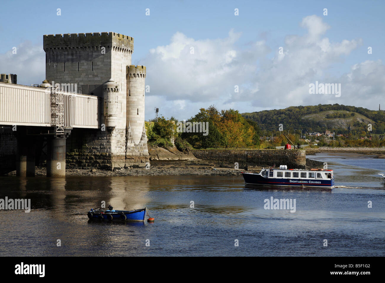 Conwy castle railway bridge river hi-res stock photography and images ...