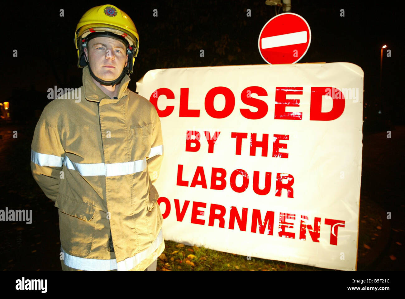 Firefighters firefighter picket strike hi-res stock photography and ...
